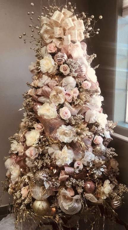 Christmas Tree Inspo: 11 Xmas Trees You Have to See - Embrace Home Loans